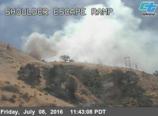 Brush fire burning along I-5 on Grapevine - turnto23.com Bakersfield, CA