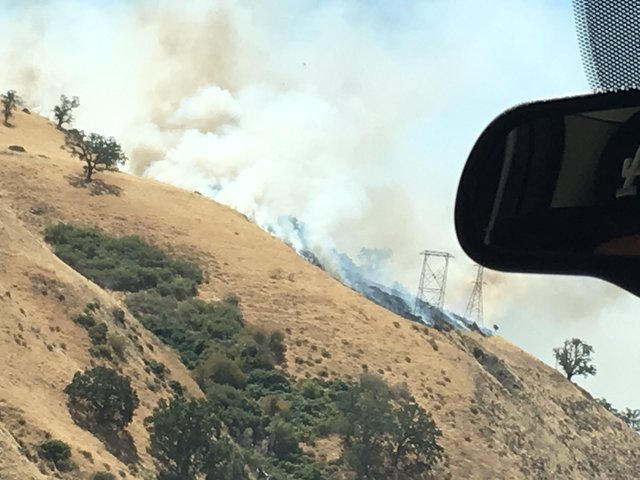 Brush fire burning along I-5 on Grapevine - turnto23.com Bakersfield, CA
