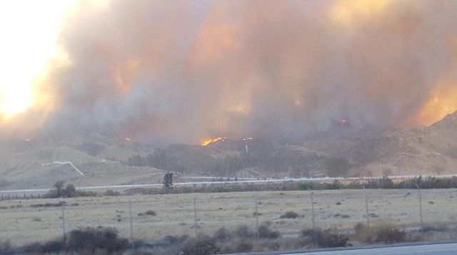 Rye Fire: At Highway 126 near Magic Mountain - turnto23.com Bakersfield, CA
